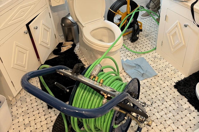 Quick & Easy Tips for Unclogging a Pipe - Modern Solutions
